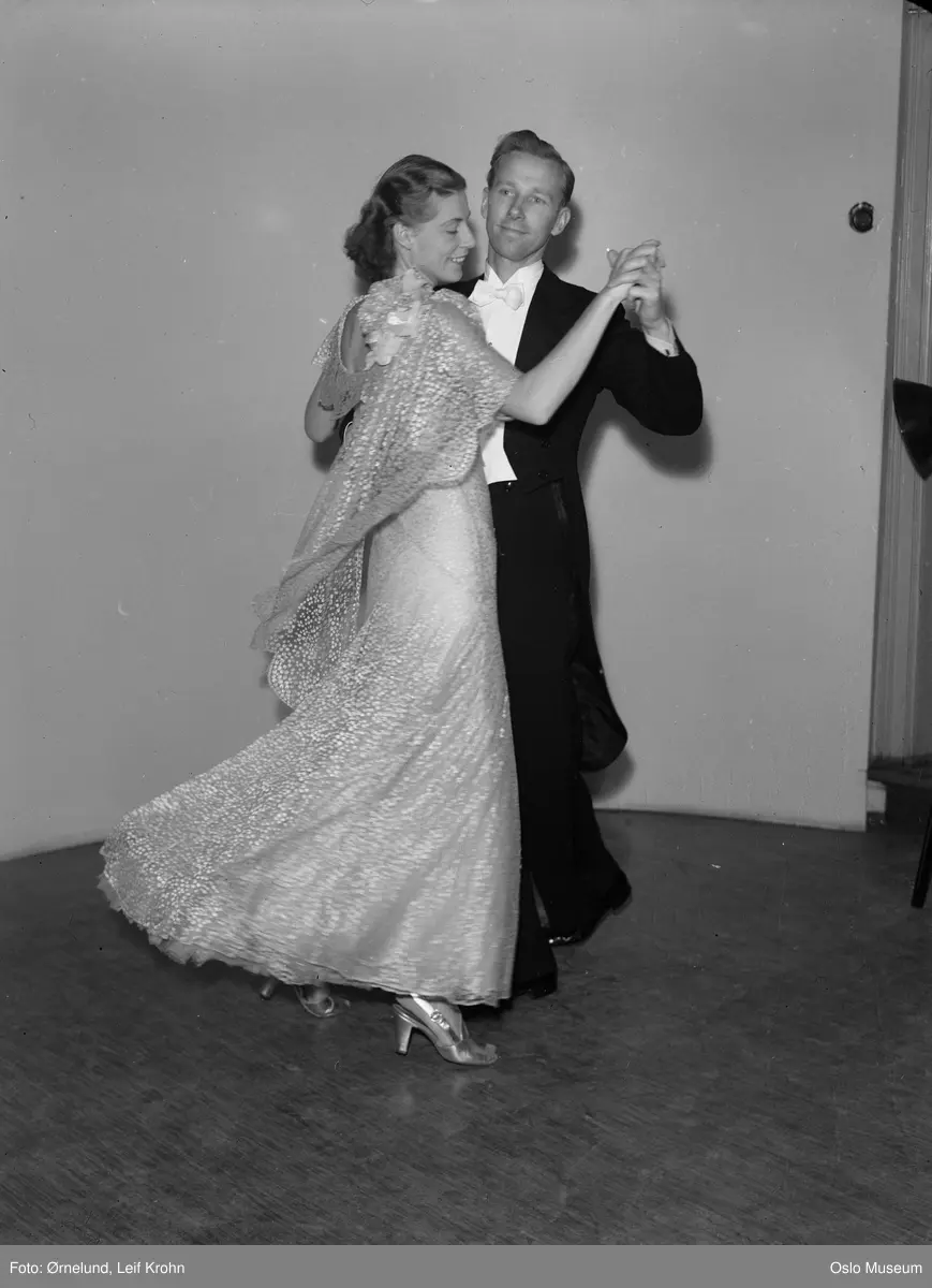 Dansepar fra Svaes dansekonservatorium. - Oslo Museum / DigitaltMuseum