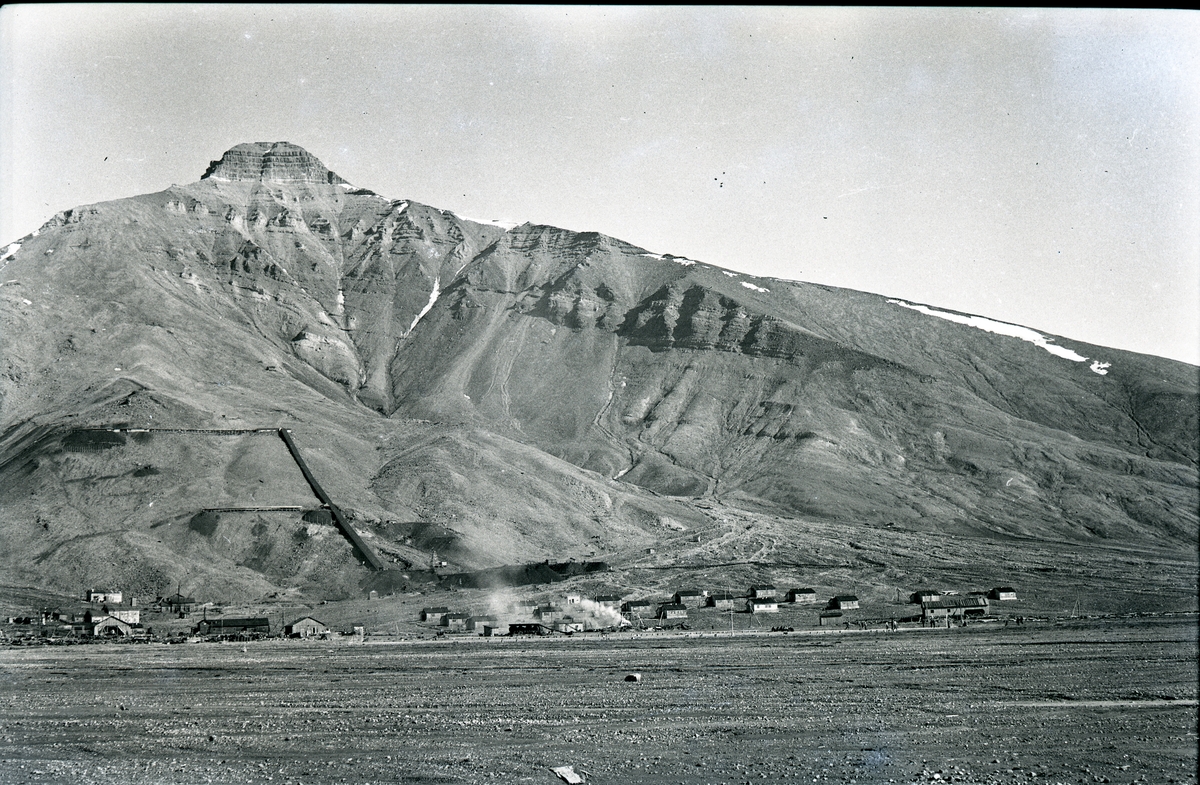 Bilde etter Abram I Gilbo, som var i Pyramiden i 1946-1948(oppbygging ...