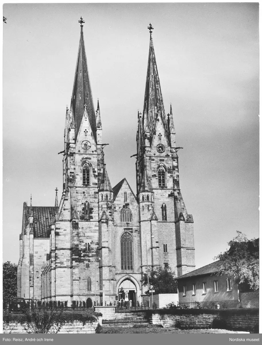 Västergötland. Skara domkyrka med anor från 1000-talet. Den nuvarande ...