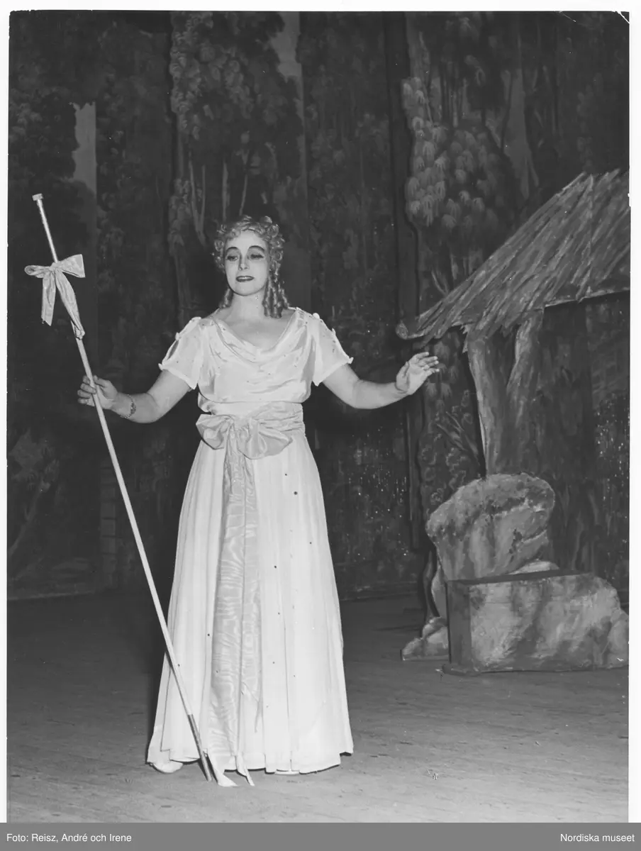 Eva Prytz som Dorina i "Rasende Roland", opera av Georg Friedrich ...