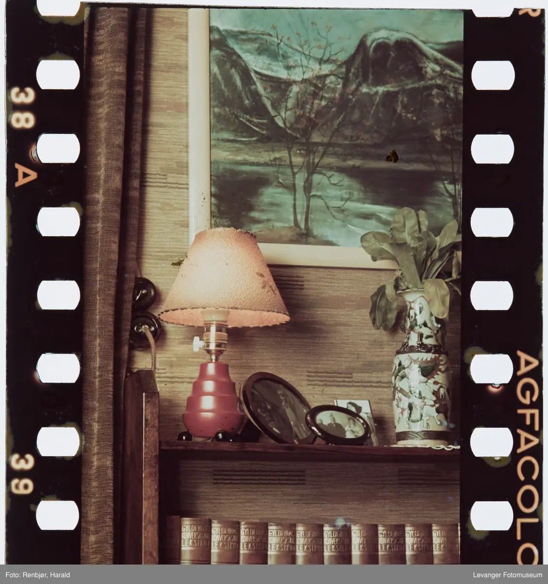 Testbilder interiør i Agfacolor. - Levanger Fotomuseum / DigitaltMuseum