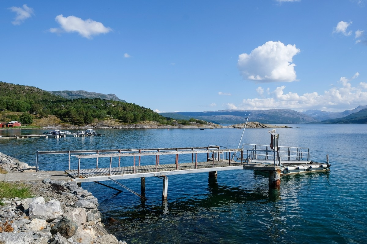 Div foto fra tangen og fra gml fergeleie, Flytebrygge omlag der hvor ...