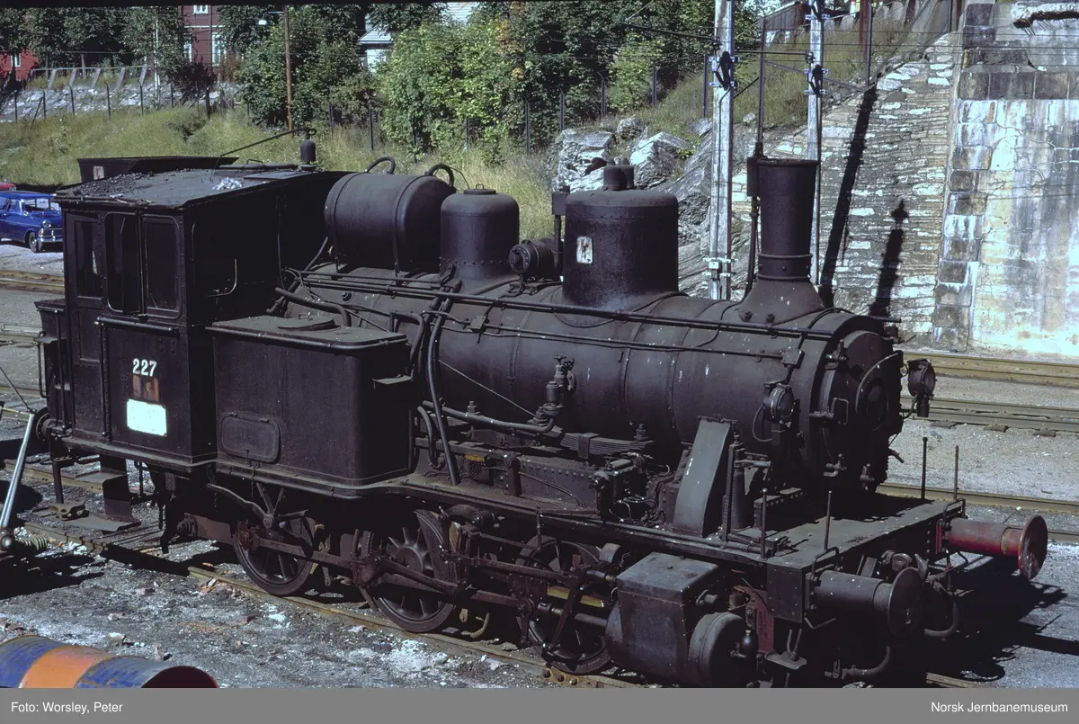 Utrangert damplokomotiv type 25a nr. 227 på Hamar - Norsk ...