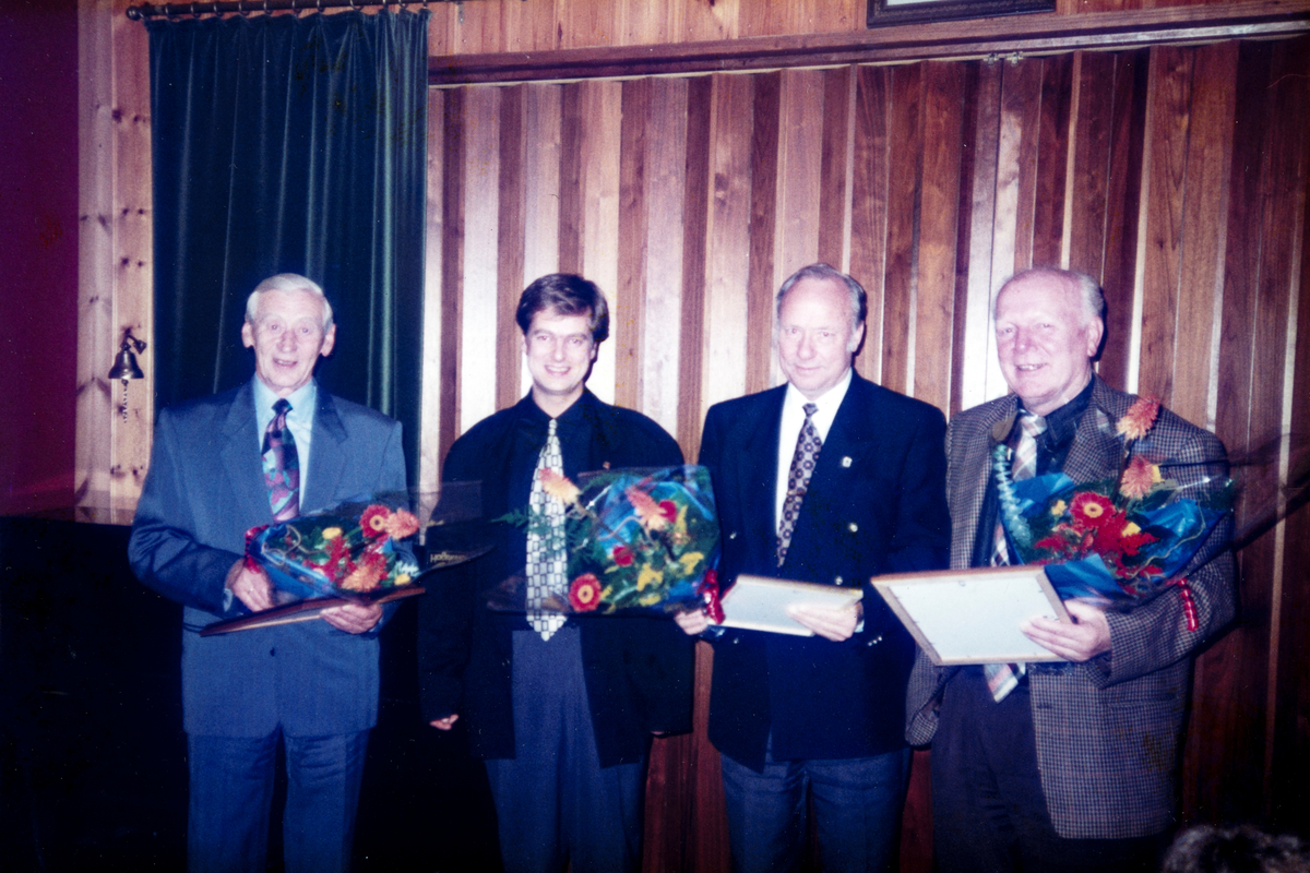 Hamar Grafiske forening deler ut hederspris til noen av sine medlemer i ...
