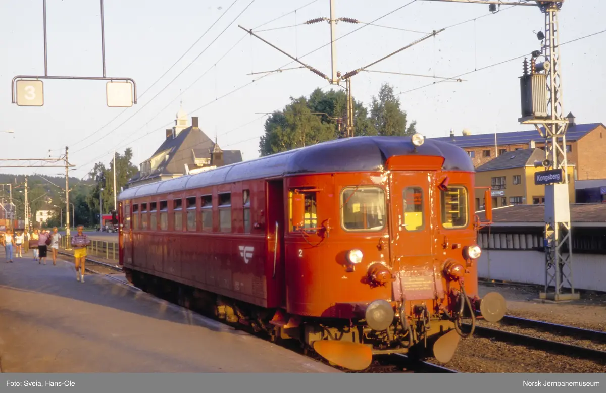 Dieselmotorvogn BM 86 27 på Kongsberg stasjon - Norsk Jernbanemuseum ...