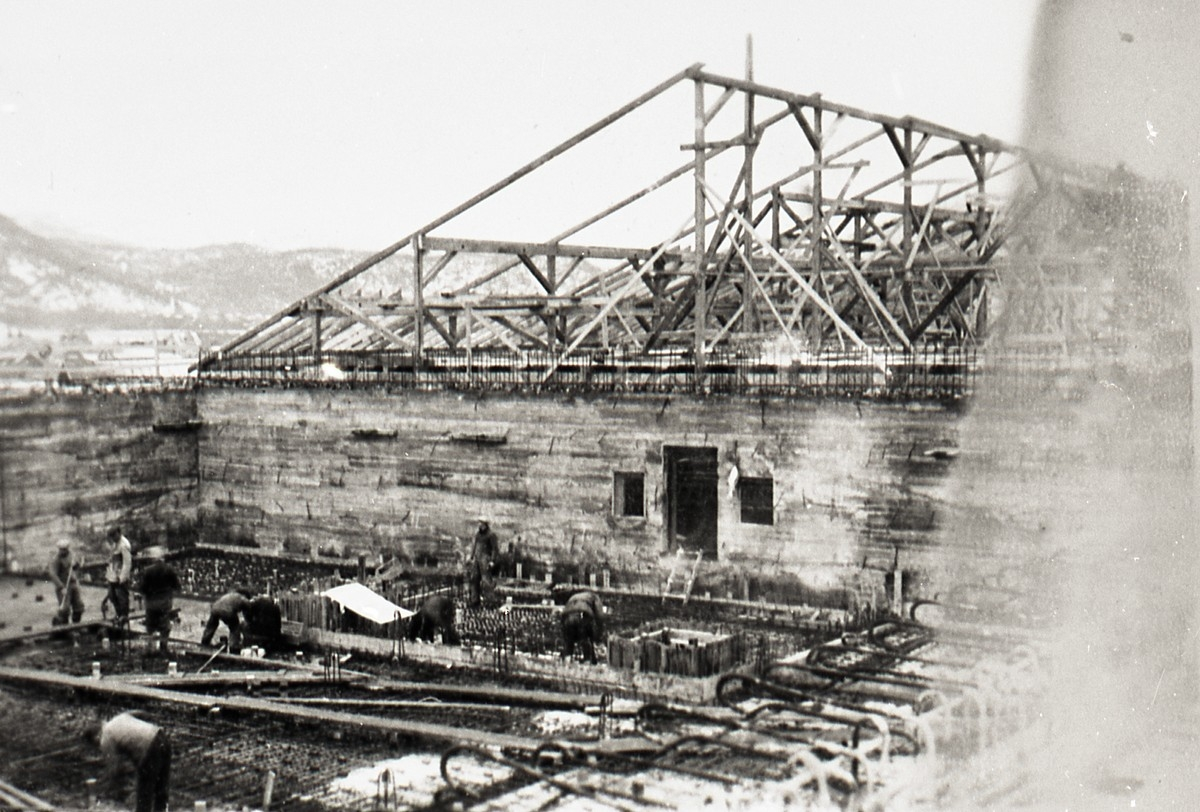 Filetfabrikken på Melbu under bygging. Støping av andre etasje gulv ...