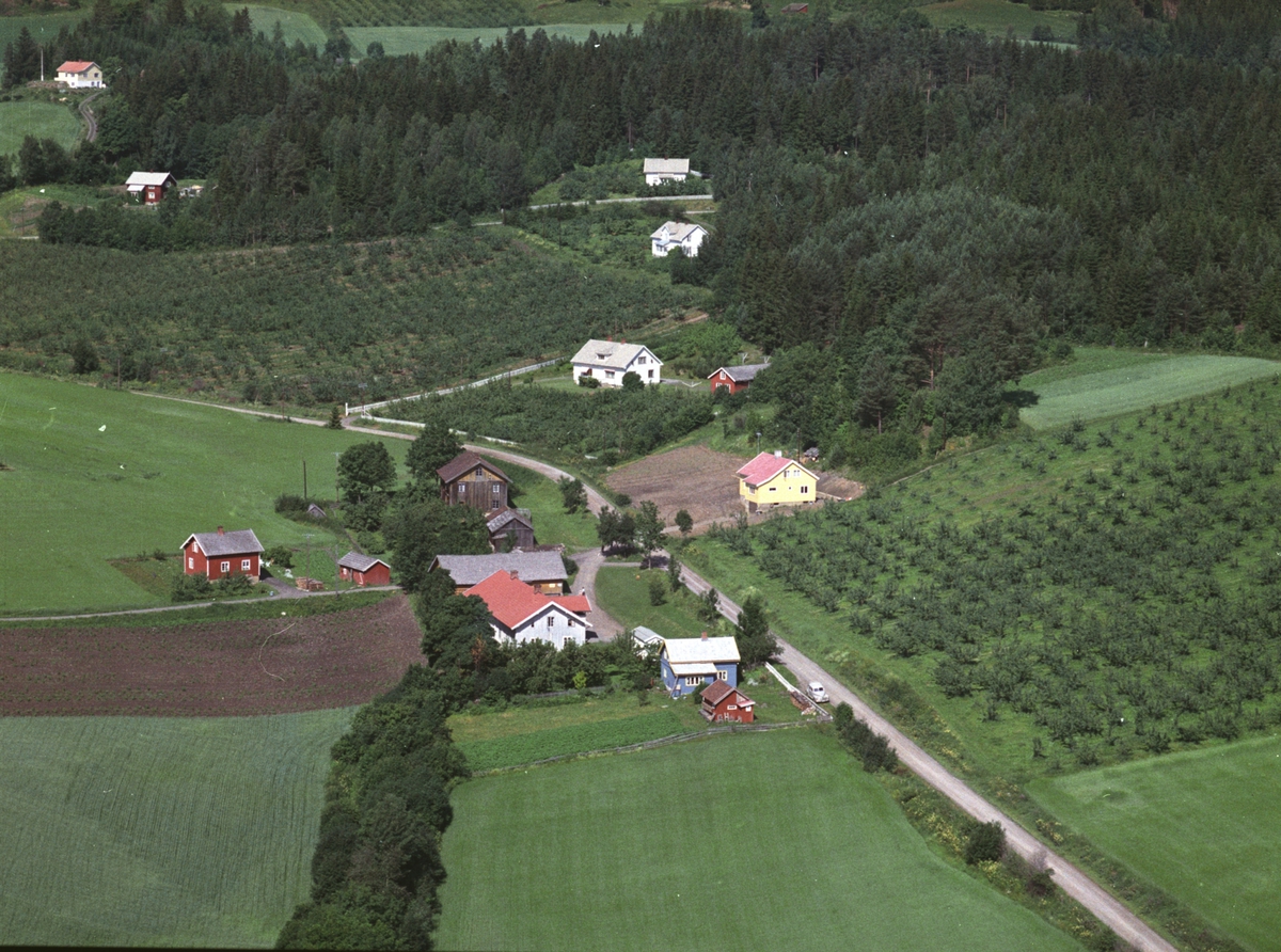 Flyfoto, boliger og gamle Nes Meieri, Nes, Hedmark. - Anno ...