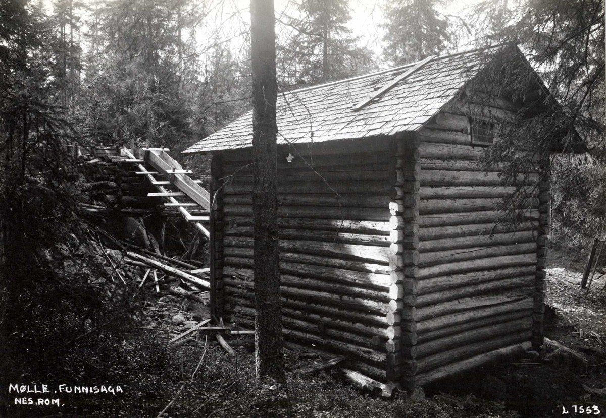 Funnisaga, Øvre Romerike, Nes, Akershus. Mølle i skogen, sett fra ...