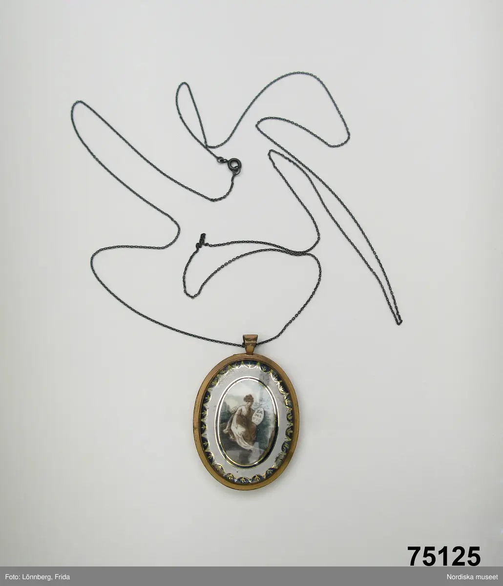 Medaljong - Nordiska museet / DigitaltMuseum