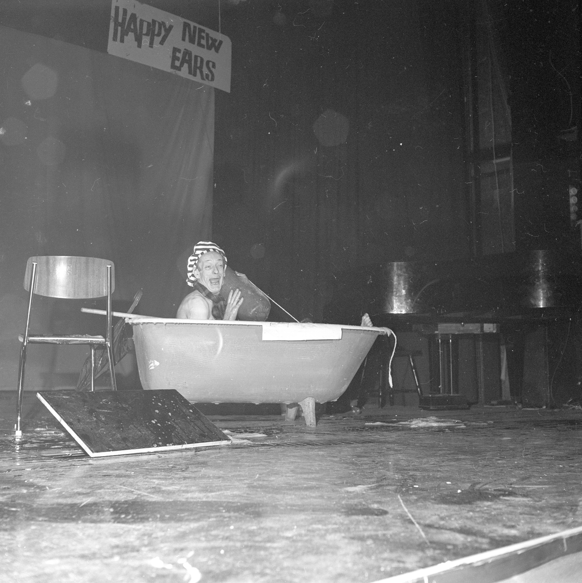 Oslo, mai 1966, dadaist-jubileum, show på Edderkoppen. - Norsk ... Oslo, mai 1966, dadaist-jubileum, show på Edderkoppen. - Norsk ...