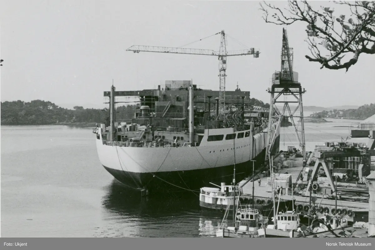 Tankeren M/S Astrid, B/N 561 under utrustning på Stord Verft. Skipet ...