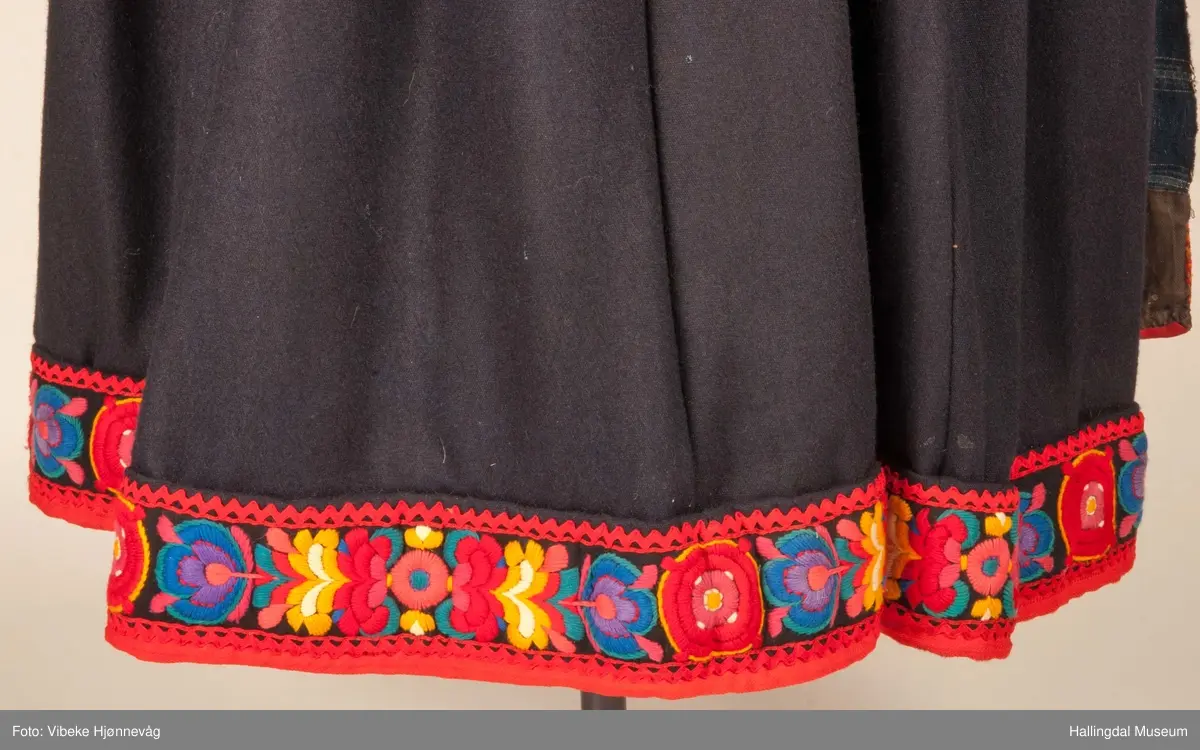 Bunad - Hallingdal Museum / DigitaltMuseum