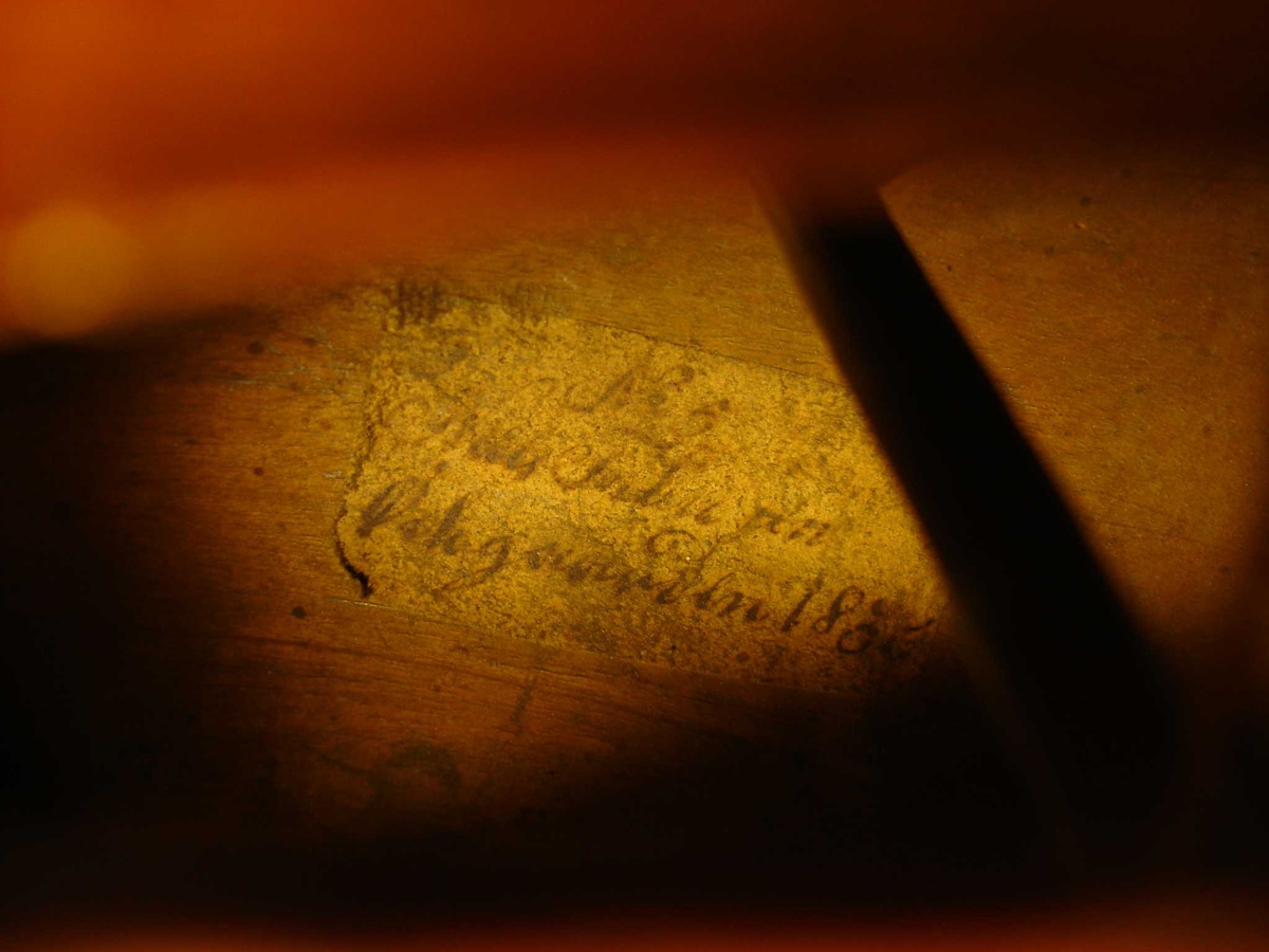 Hardingfele - Valdres Folkemuseum / DigitaltMuseum