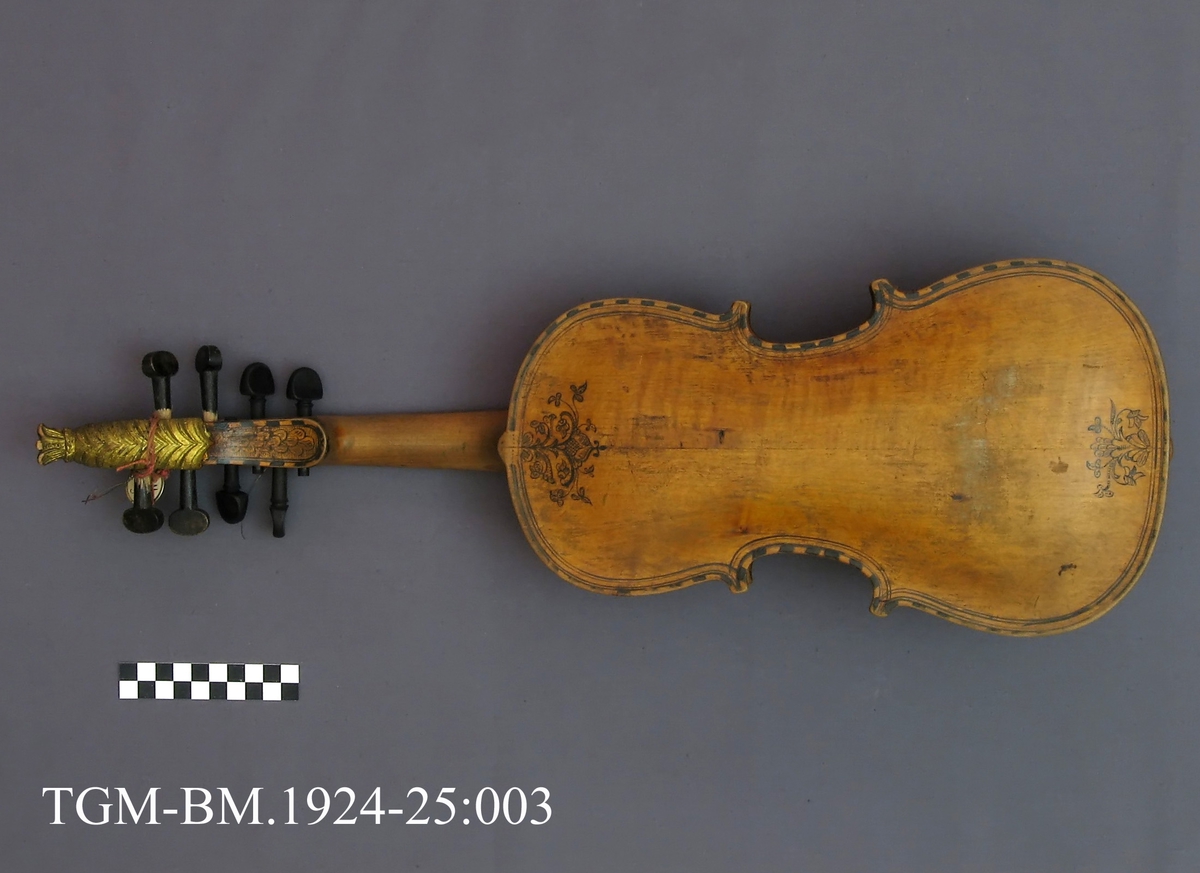 Hardingfele - Telemark Museum / DigitaltMuseum