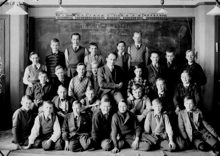 Engelbrektsskolan, klassrumsinteriör, 25 pojkar med lärare Georg ...