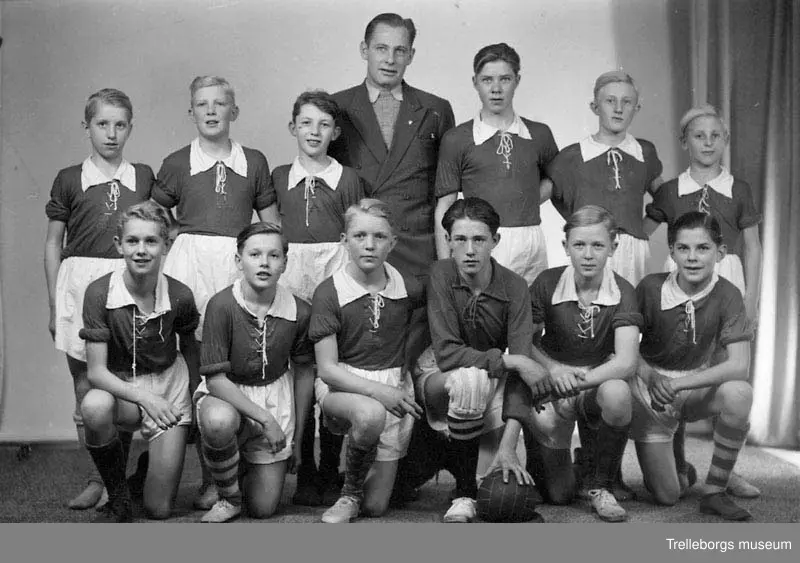 Sport fotboll slutet 1940-talet eller början 1950-talet. Bakre raden ...