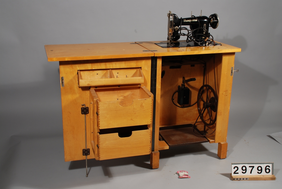 Symaskin - Tekniska museet / DigitaltMuseum