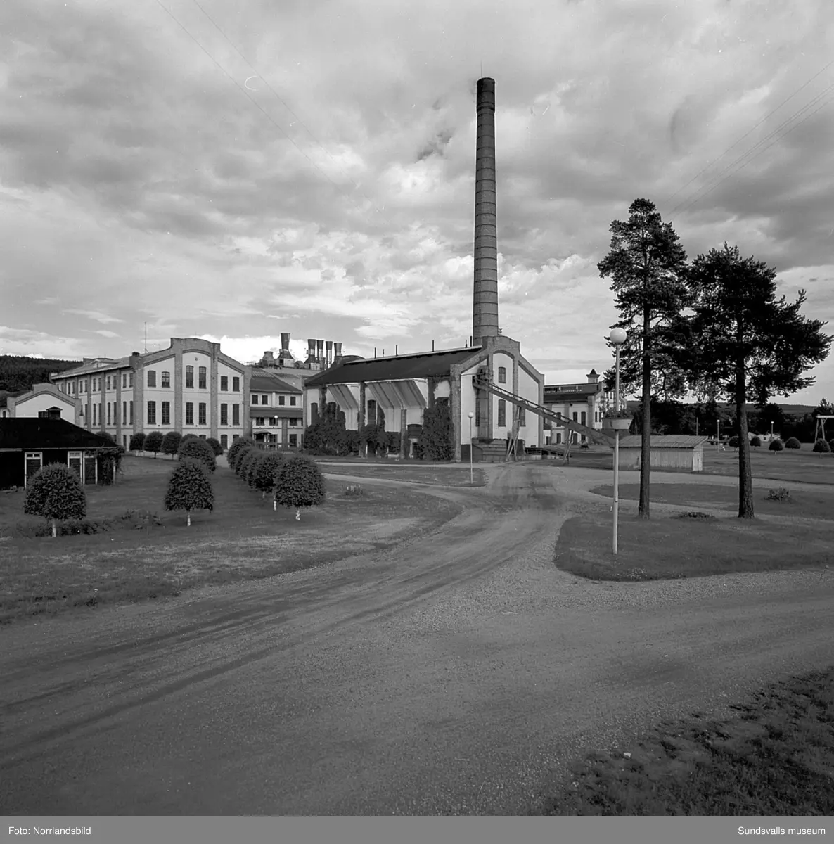 Matfors pappersbruk, exteriörbilder. - Sundsvalls museum / DigitaltMuseum