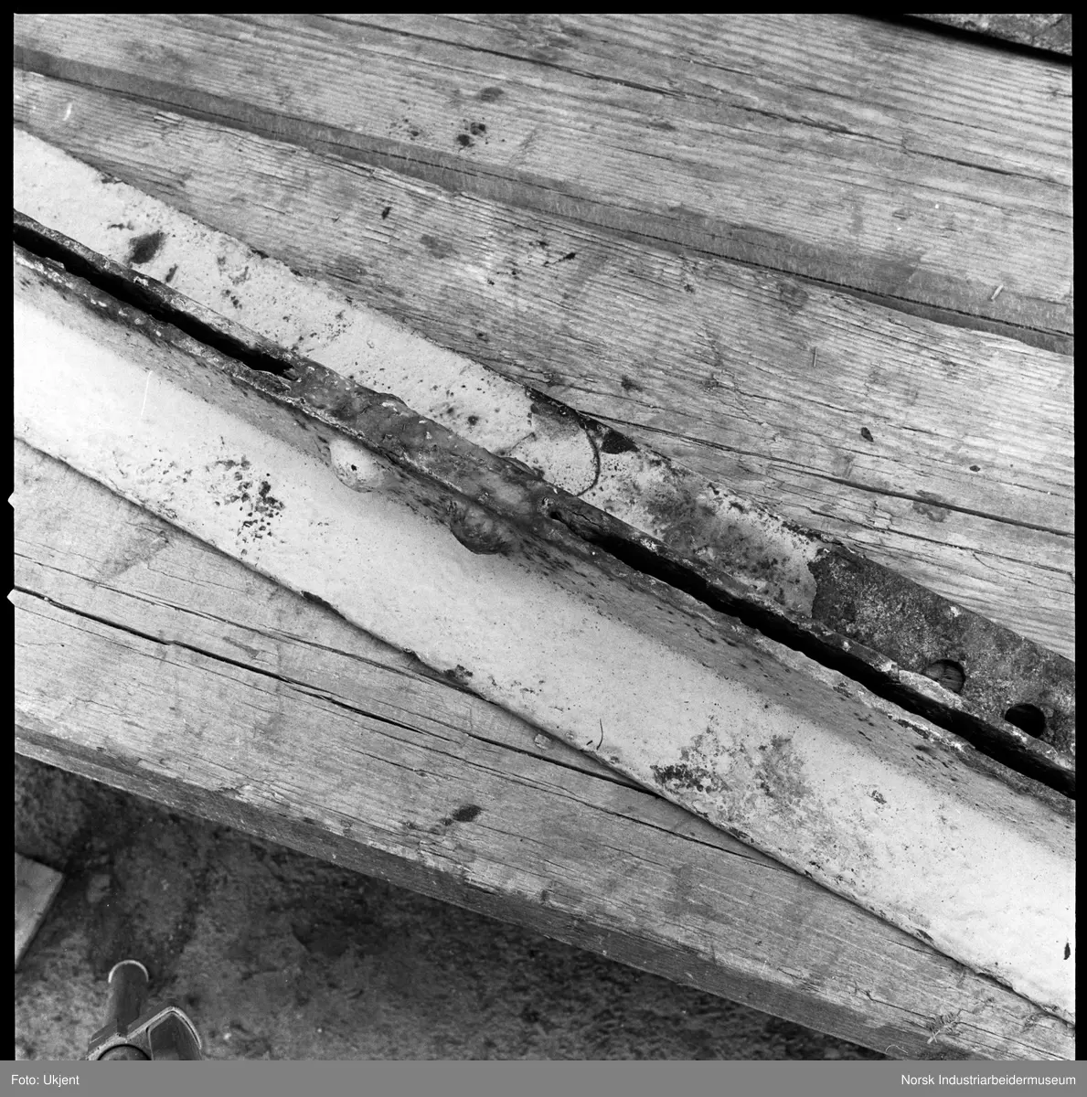 Korrosjon på vinkeljern fra losseapparat. - Norsk ...