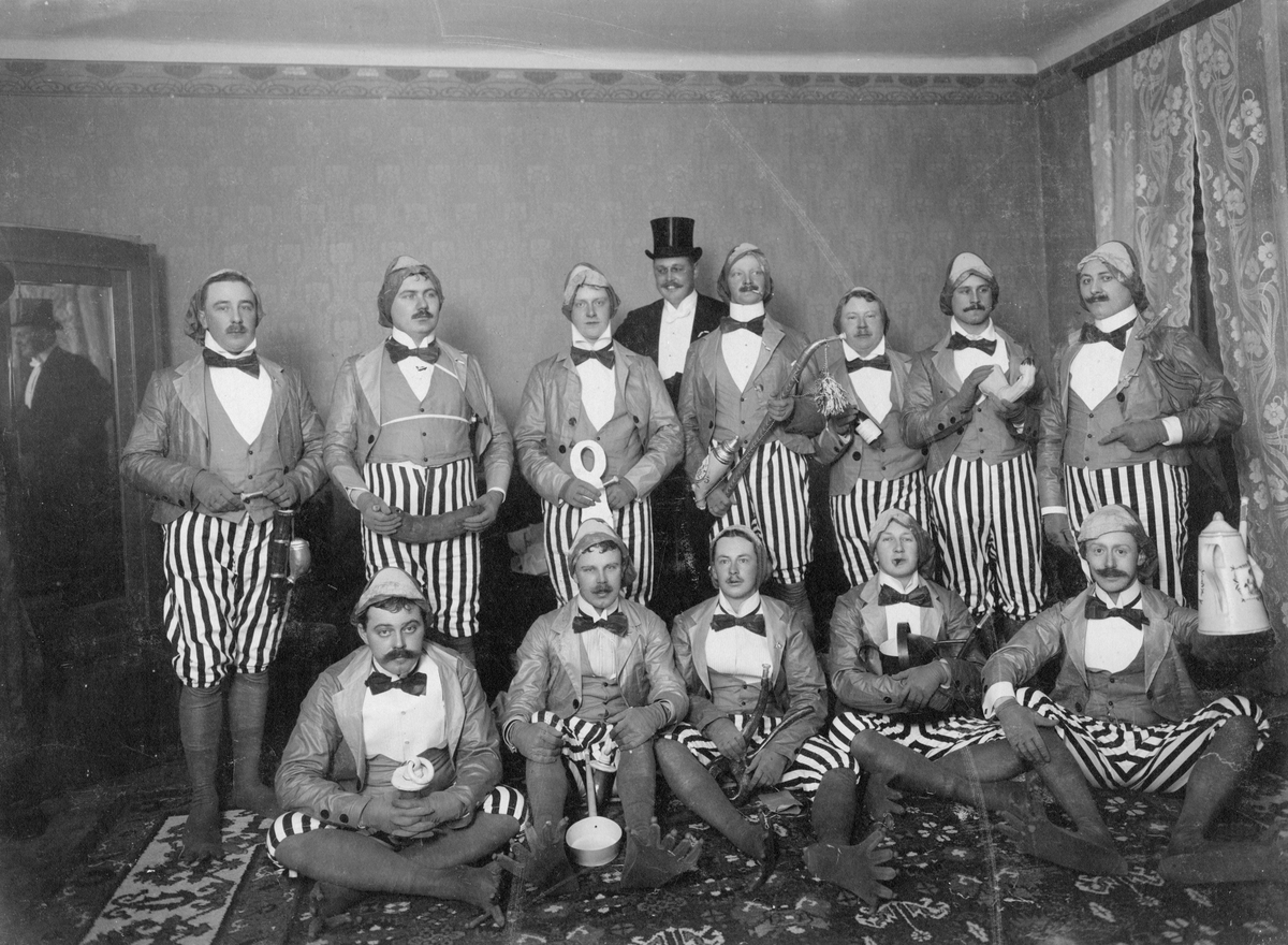 Maskerad för ett hundratal år sedan. - Värmlands Museum / DigitaltMuseum