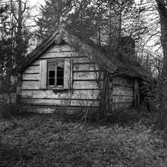 Ett soldattorp med skylt i gavelspetsen. - Kulturparken Småland ...