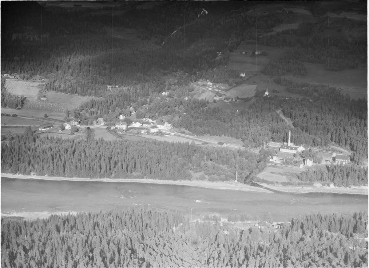 Tretten, før 1951, gårdsbruk , granskog, meieri, kirke. Bilde tatt før ...