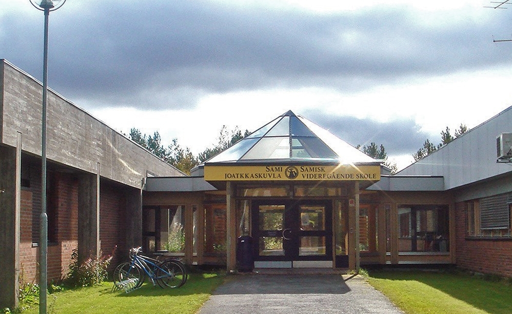 Samisk videregående skole, Karasjok | Sámi joatkaskuv’la, Kárásjågas ...