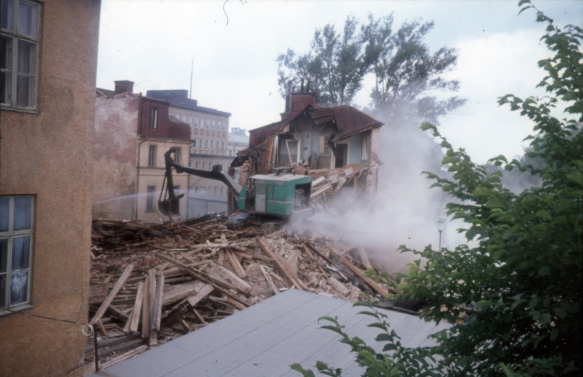 Bildtext: Rivning vid elverket på Hamngatan, Vattengatan, vy från ...