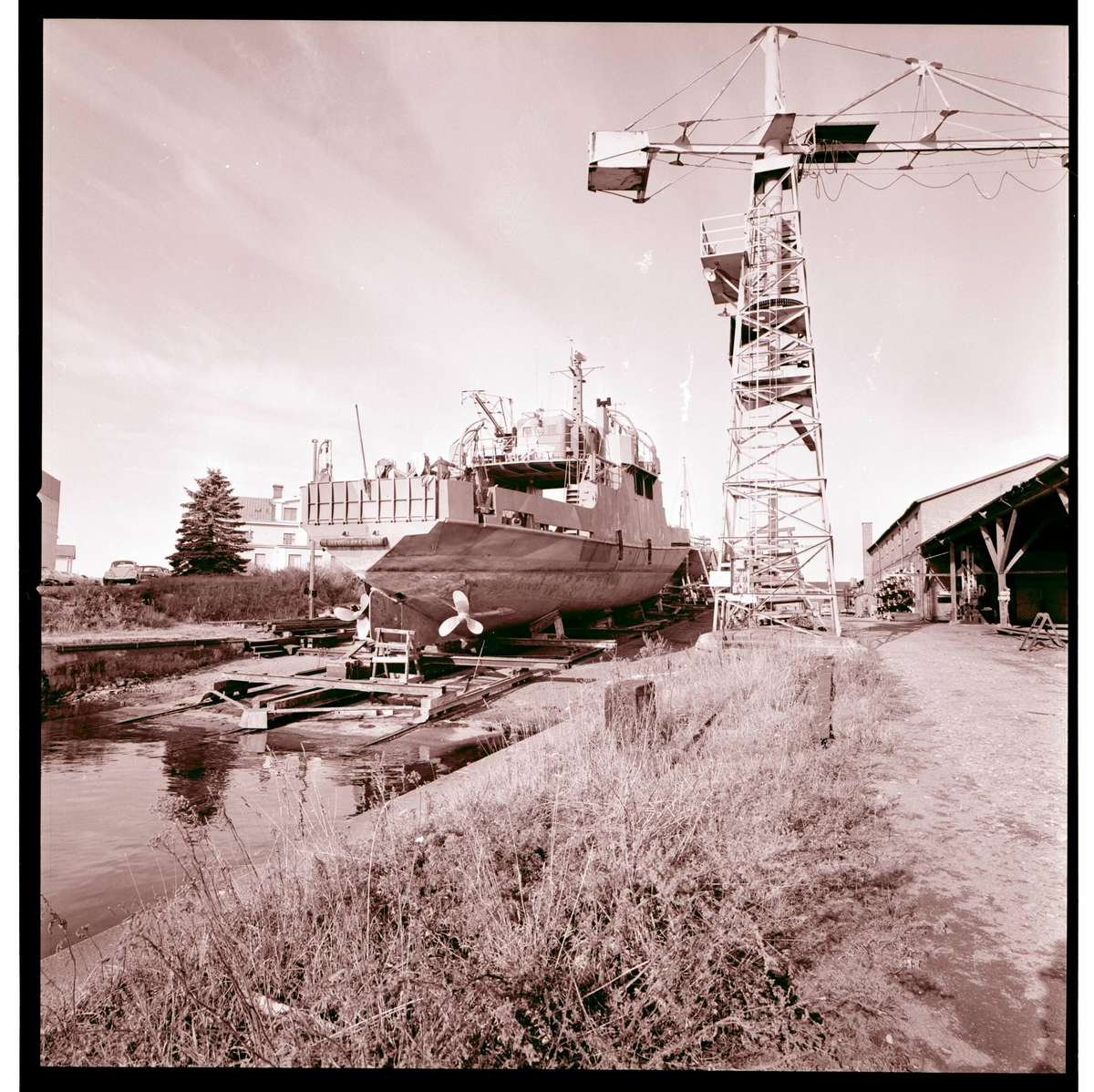 Kalmar varv. Ett fartyg på stapelbädden. - Kalmar läns museum ...