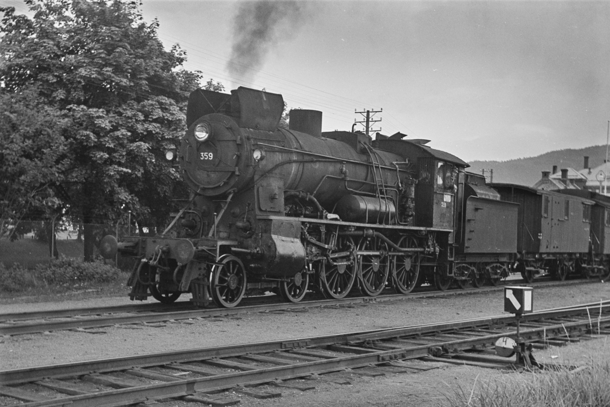 Persontog fra Trondheim kl. 1610 til Grong, tog 457, på Steinkjer ...