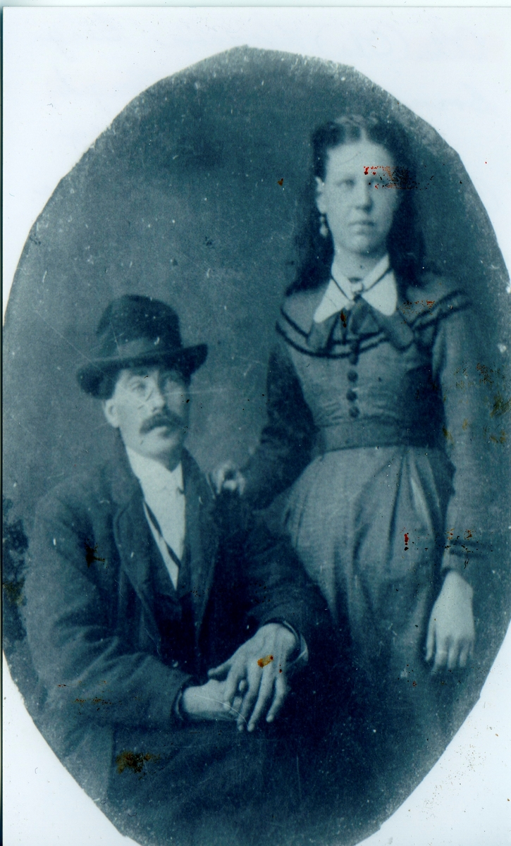 Portrett av Ingeborg Berg og Ole Hanson Berg. -#N# Gol bygdearkiv /#N ...