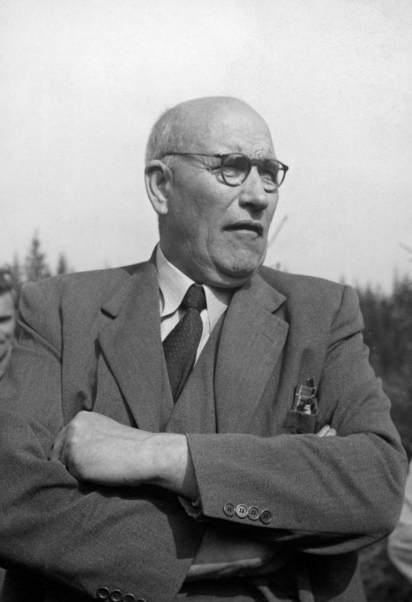 Portrett av forstmannen Edvard Henrik Waldemar Harboe Opsahl (1890-1954 ...