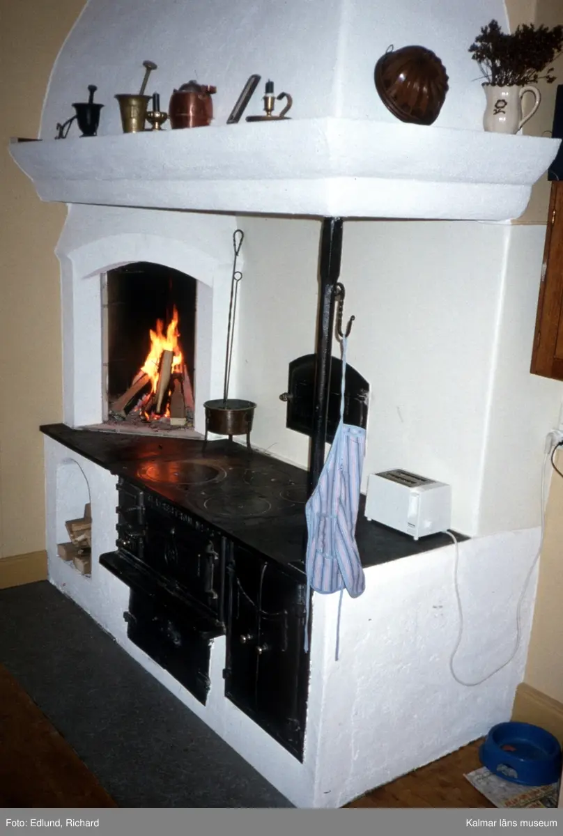 Öppen spis och vedspis på Ryssbylunds gård. - Kalmar läns museum ...