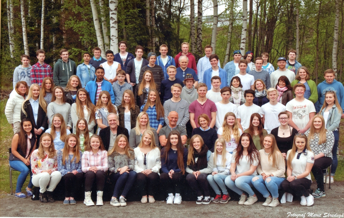 Avgangsklassane ved Gol ungdomsskule 2015. 1. rekkje frå v.: Anette ...