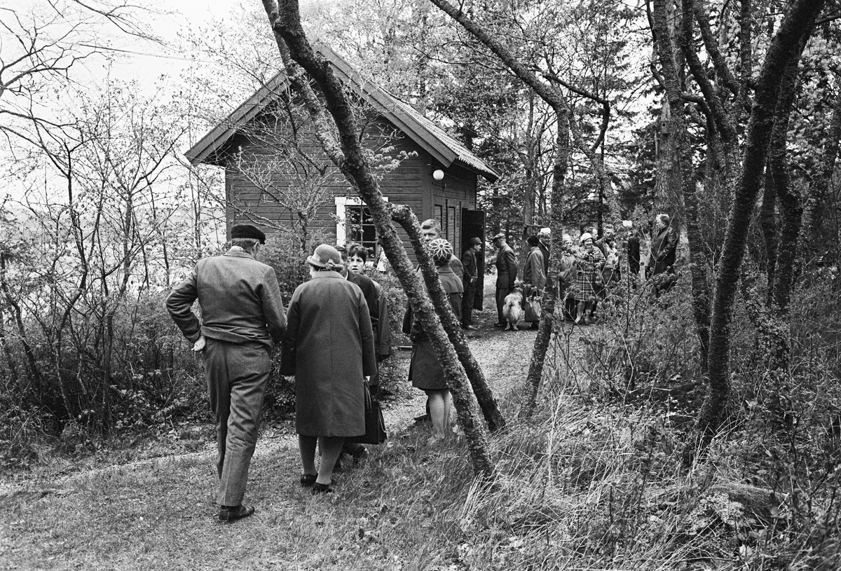 Auktion av banvaktstugor vid Funbo och Faringe. - Järnvägsmuseet / DigitaltMuseum