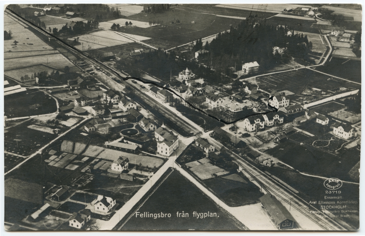 Flygfoto över Fellingsbro. - Järnvägsmuseet / DigitaltMuseum