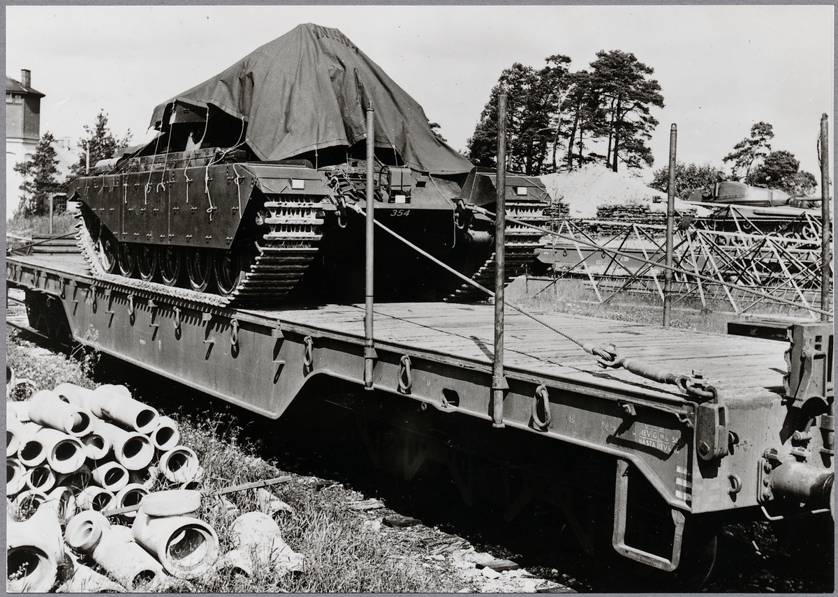 Stridsvagn 81 Centurion lastad på vagn SJ Sdu 100407. - Järnvägsmuseet ...