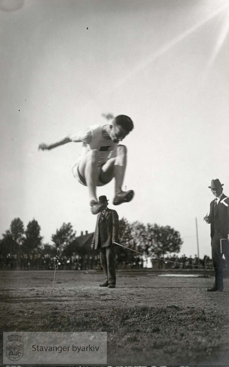 Lengdehopper i aksjon - Stavanger byarkiv / DigitaltMuseum