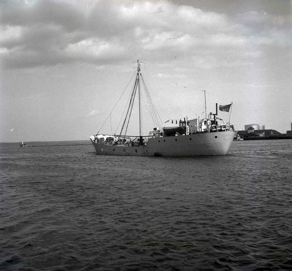 Kalmar hamn, skuta i svajningsrummet. - Kalmar läns museum / DigitaltMuseum