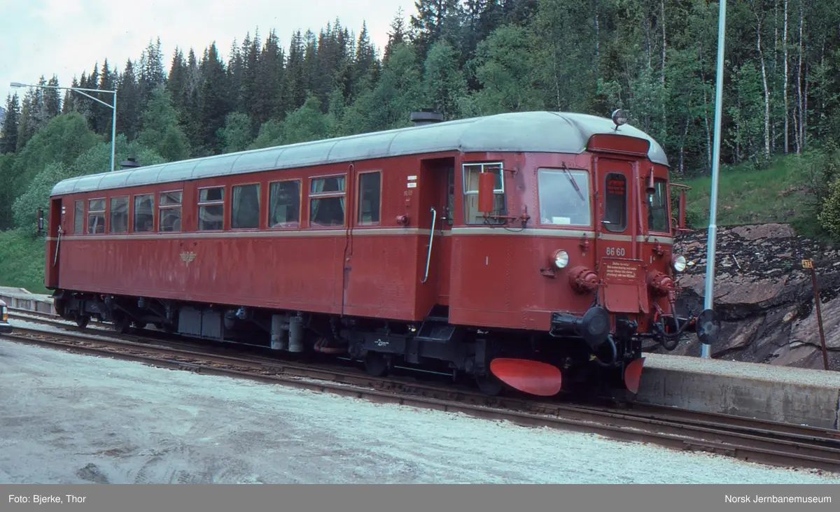 Motorvogn BM 86 60 på Finneidfjord stasjon - Norsk Jernbanemuseum ...