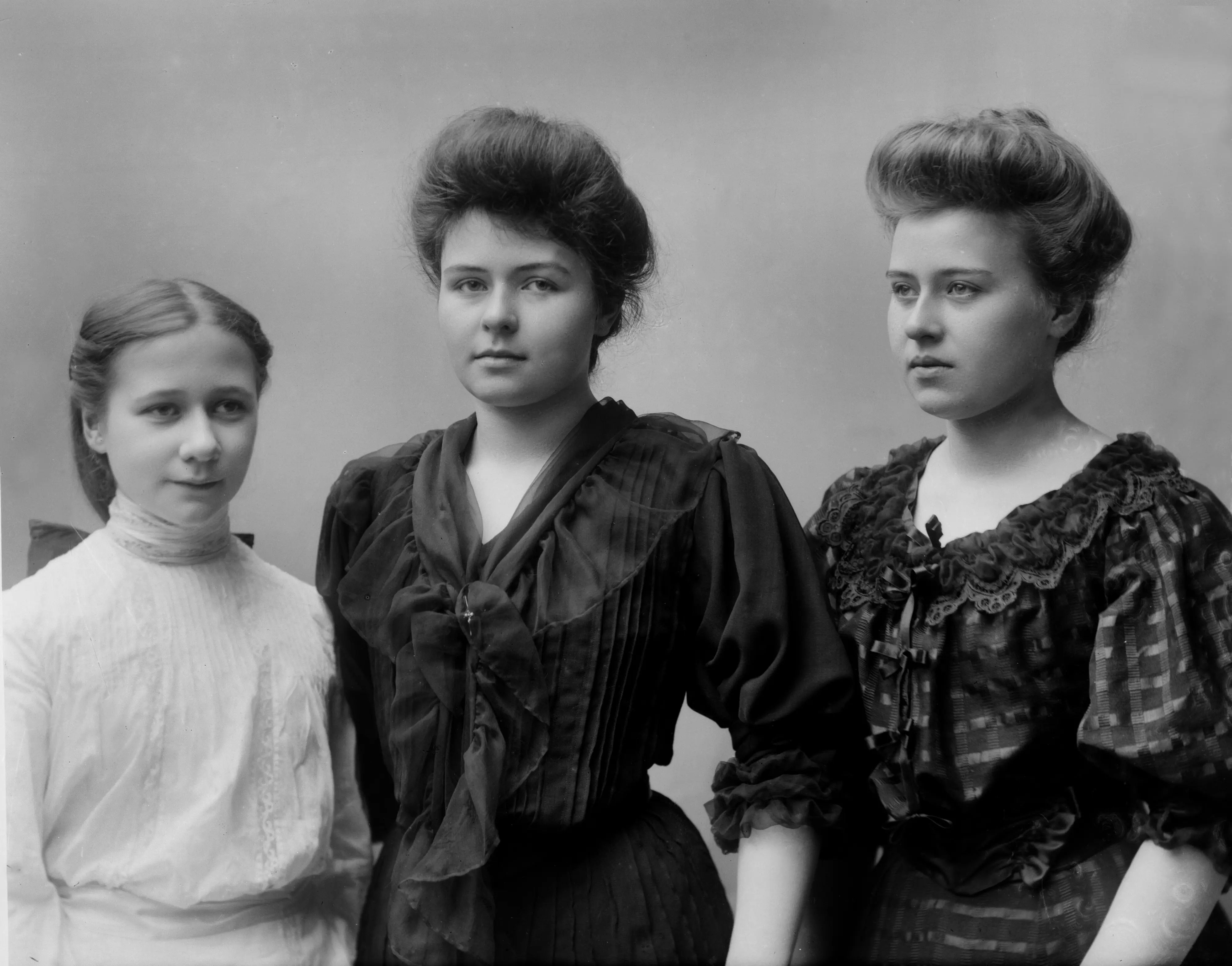 Eva, Elsa och Anna f De Frese porträtt - Bild Linköping / DigitaltMuseum