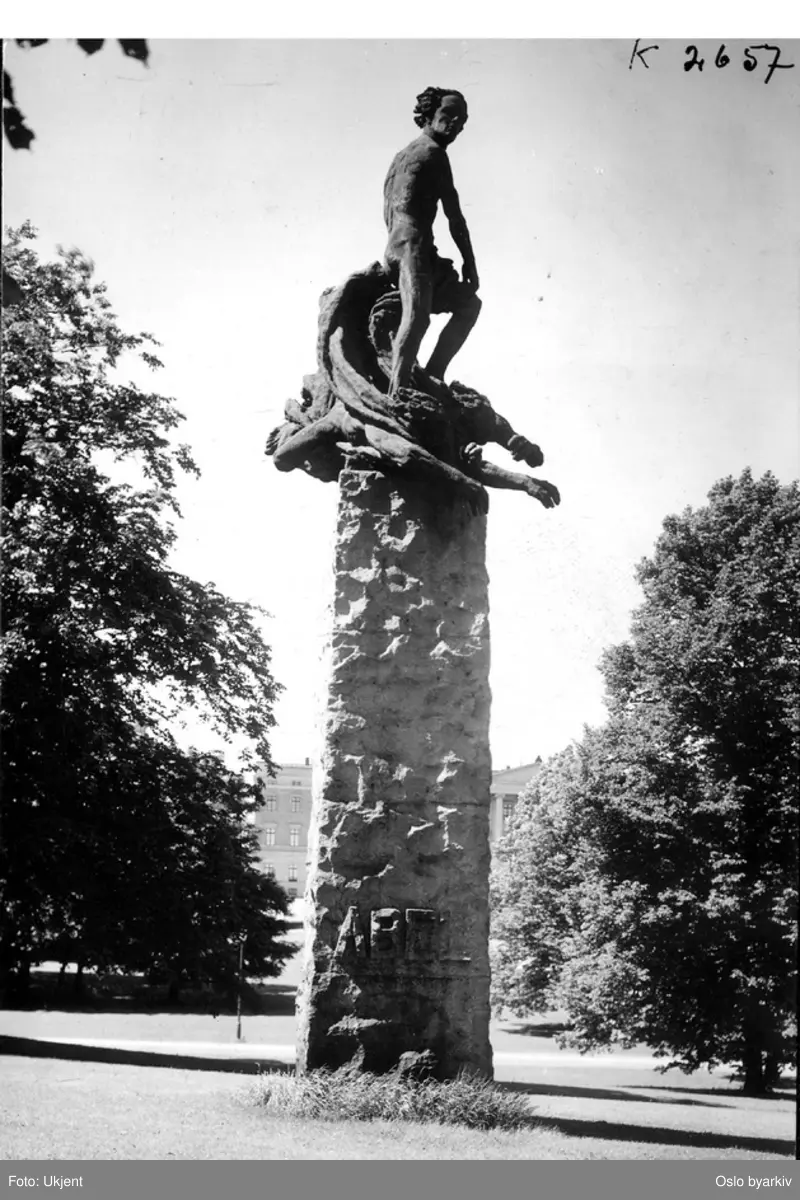 Abelstatuen i Slottsparken - Oslo byarkiv / DigitaltMuseum