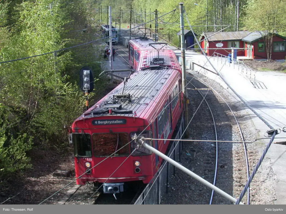 Oslo Sporveier. Kolsåsbanen. T-banevogn 1320, serie T6, i tog på linje ...