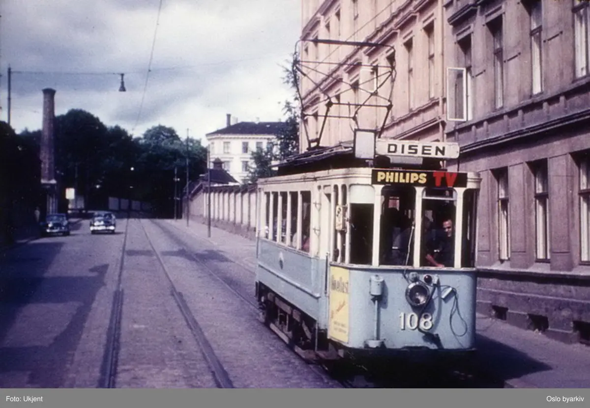 Oslo Sporveier. Trikk motorvogn type SS nr. 108 (fra 1914) mot Disen ...