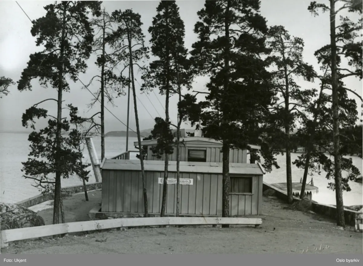 Ingierstrand bad. Foruten hovedresturanten med sine terrasser for ...