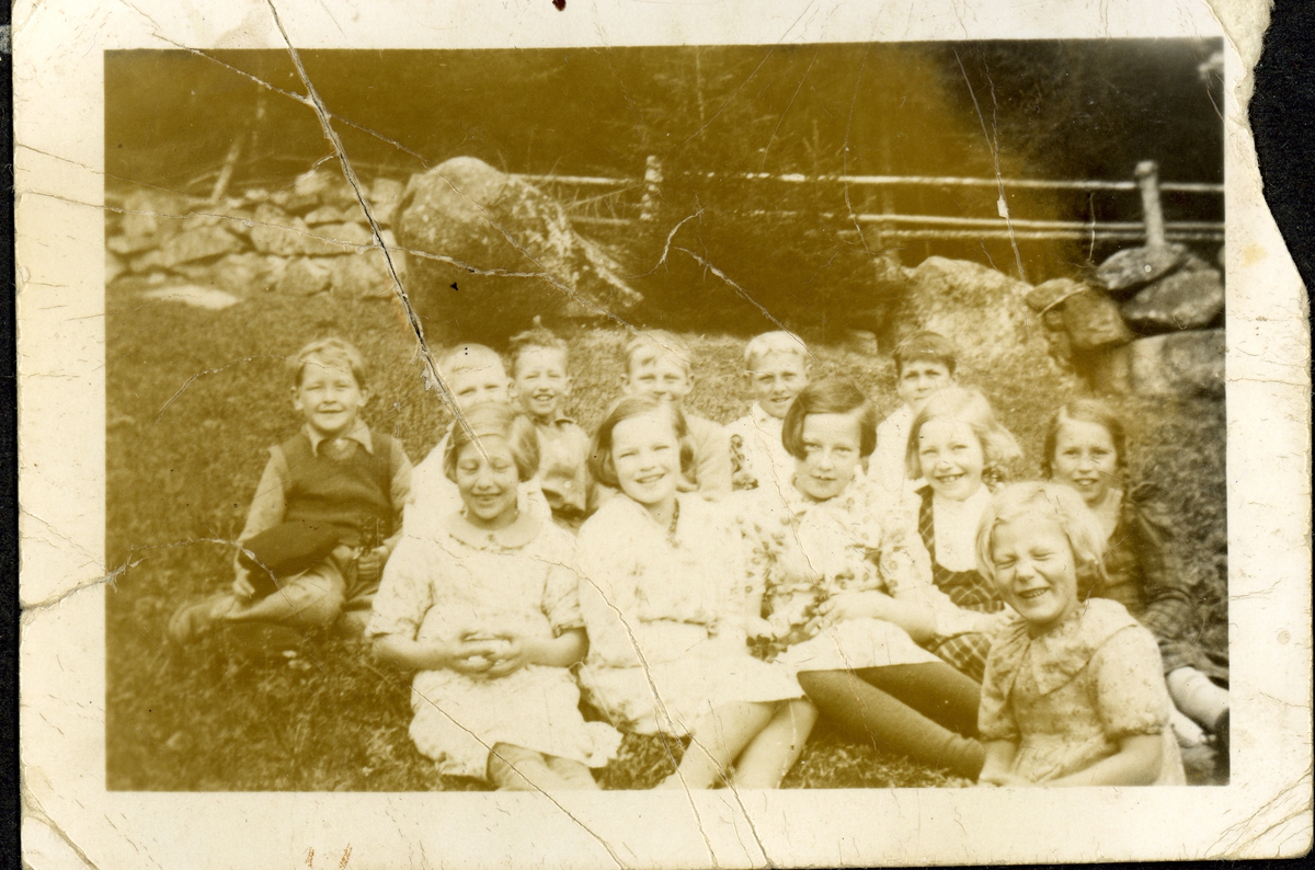 Rotneim Skule 1939. Frammafor Reidun Jorde. Fyrste rad frå v.Sigrid ...