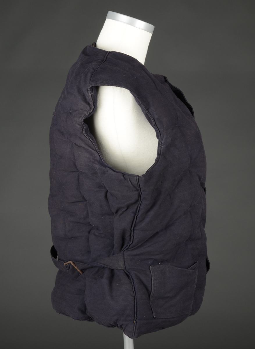 Vest - Sverresborg Trøndelag Folkemuseum / DigitaltMuseum