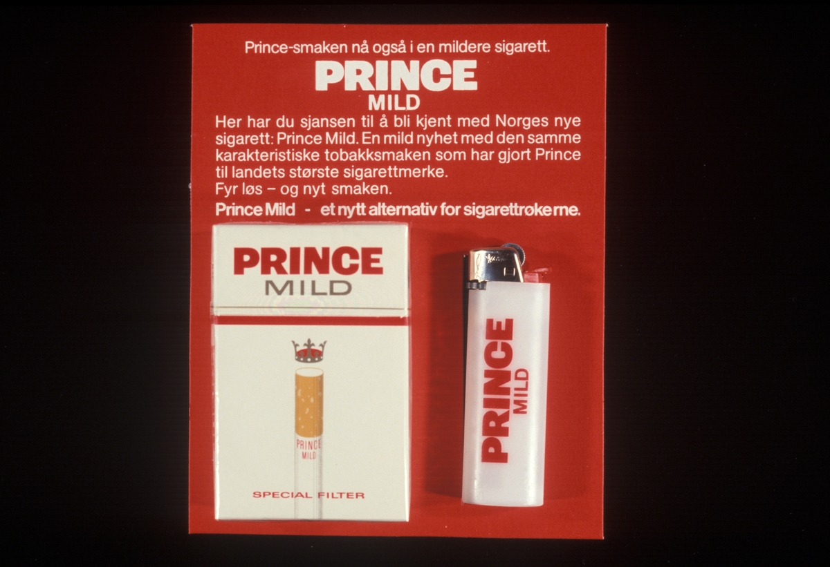 Reklamefoto av en pakke med Prince mild sigaretter og lighter ...