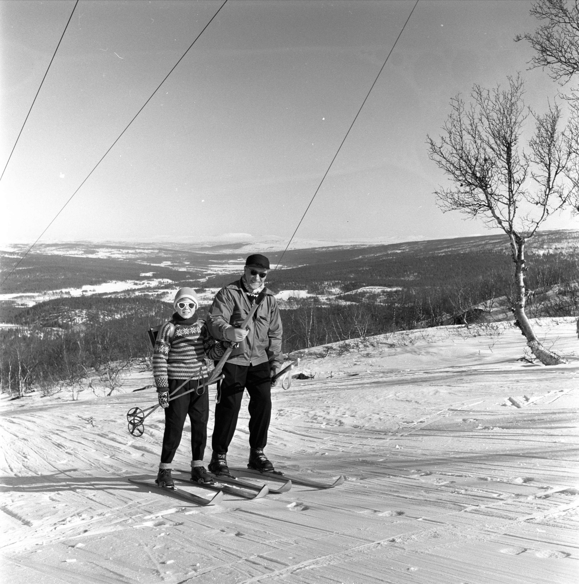 Hummelfjell, Os, Hedmark. Skiløpere i skitrekk. - Norsk Folkemuseum ...