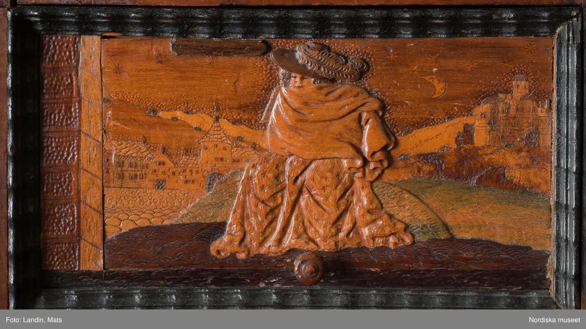 Skåp, kabinettskåp, trä; två dörrar; blindträ furu, fanér svartbetsat ...